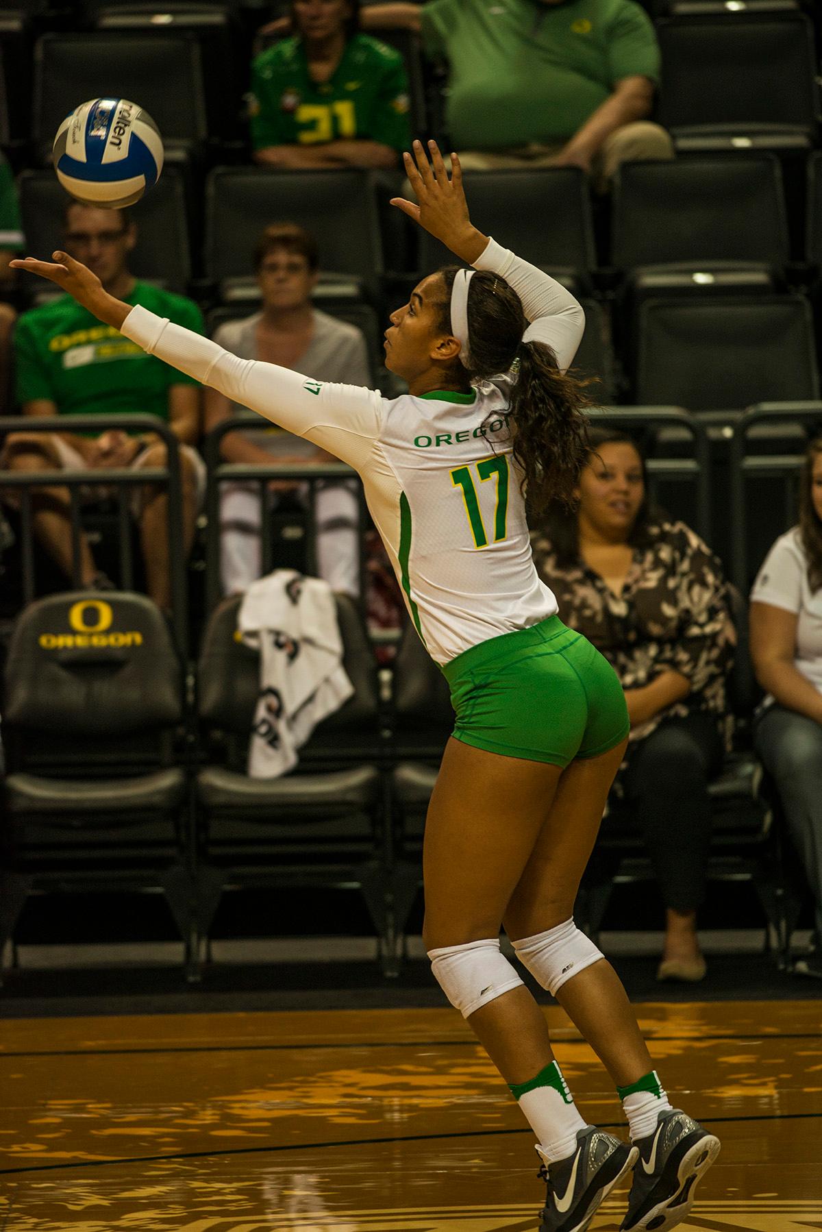 Photos: Ducks volleyball takes on Illinois and Belmont | KVAL