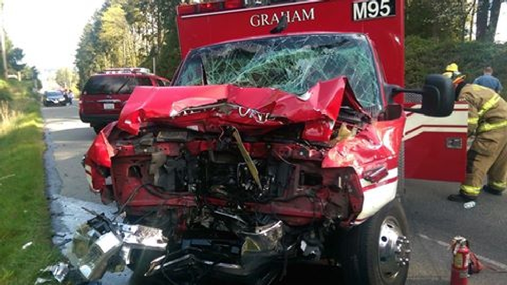 5 hurt in head-on crash involving Graham medic unit | KOMO