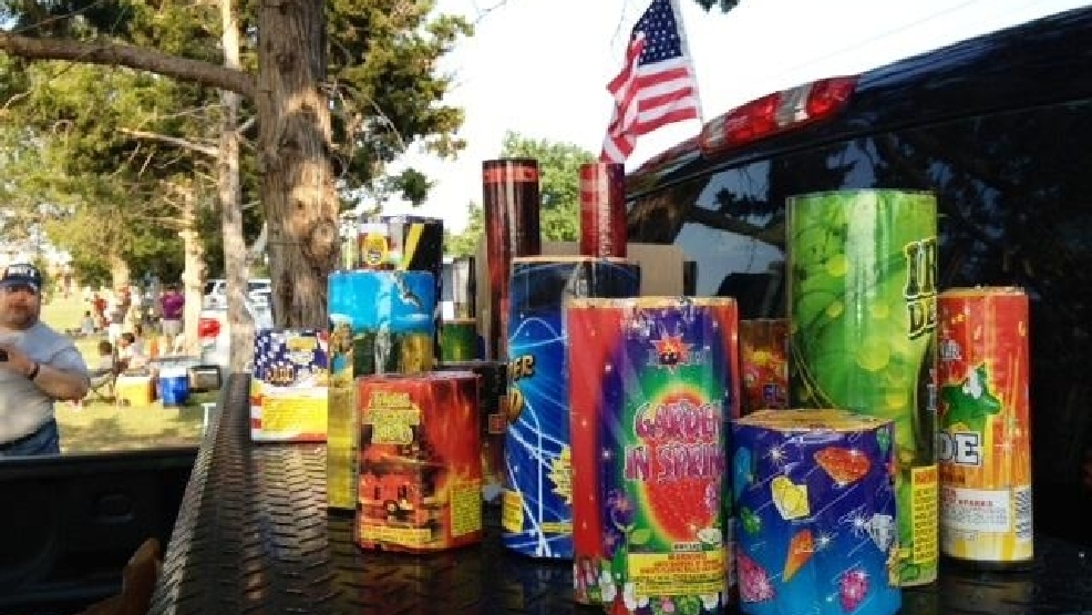 Fireworks pop in Mustang on 4th of July | KOKH
