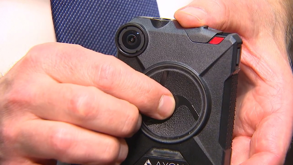 Public gets up-close look at new Seattle Police body cameras | KOMO